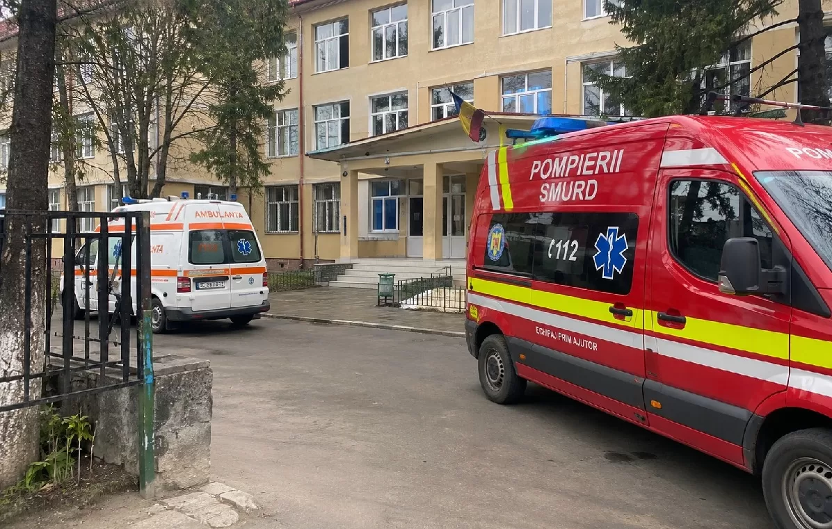 Tragedie la o scoala din Bacau. Un elev de clasa a VIII-a a murit după ...